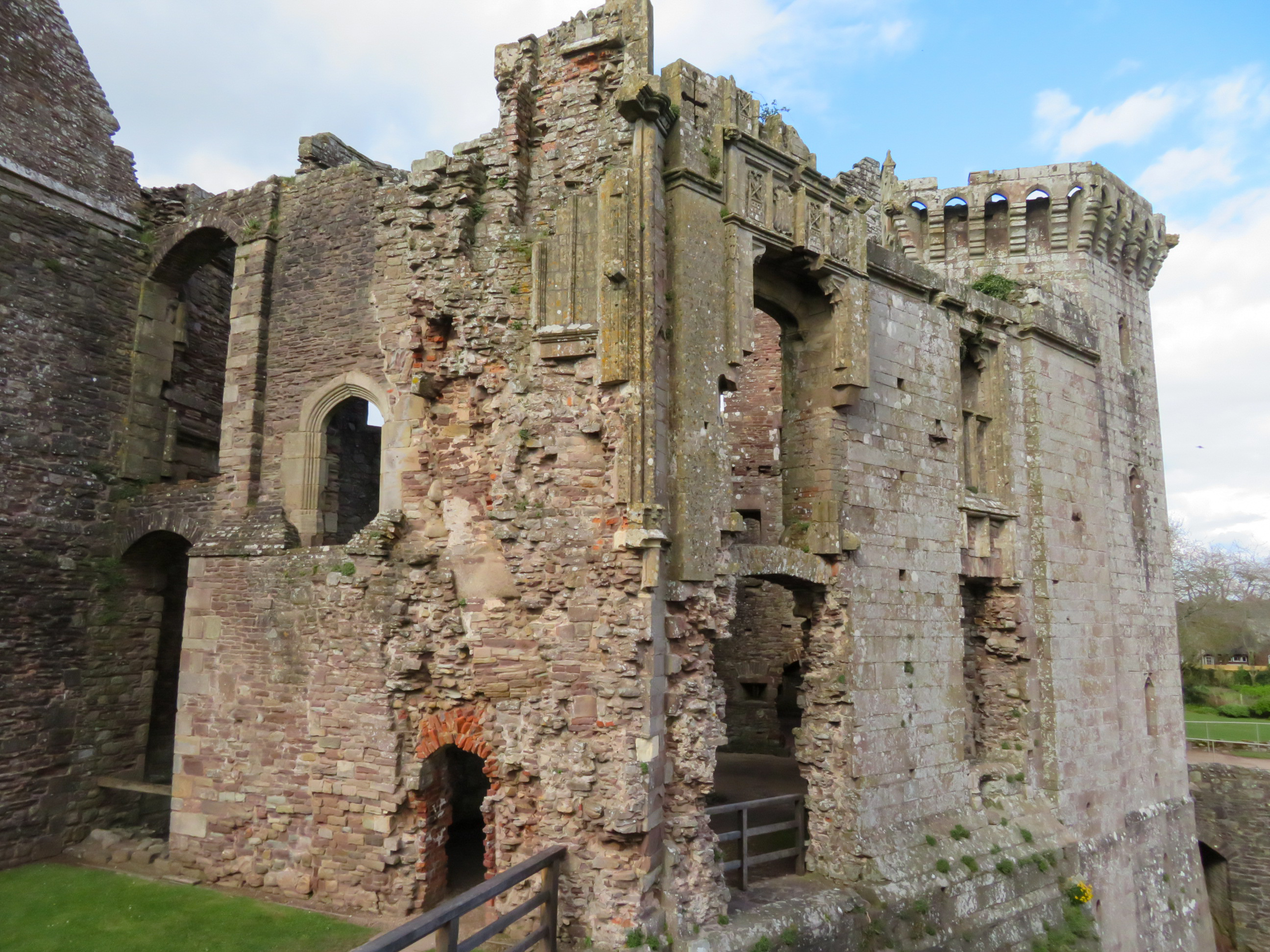 Castle Focus: Castell Rhaglan / Raglan Castle - Struts & Frets
