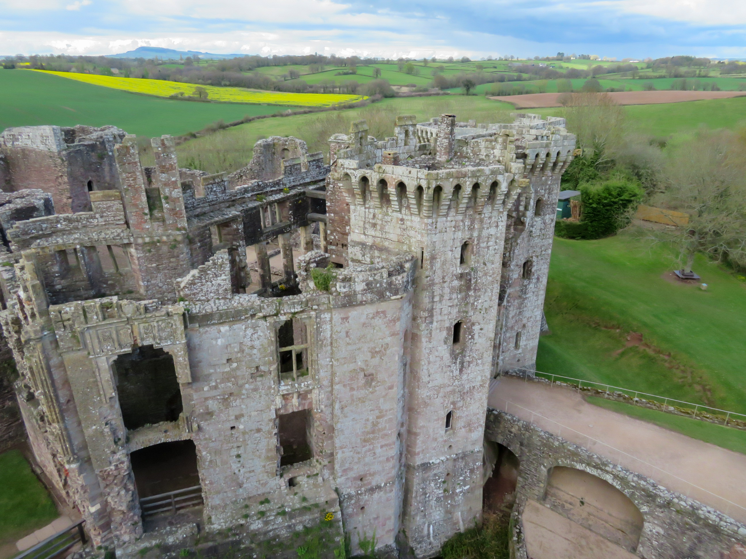 Castle Focus: Castell Rhaglan / Raglan Castle - Struts & Frets